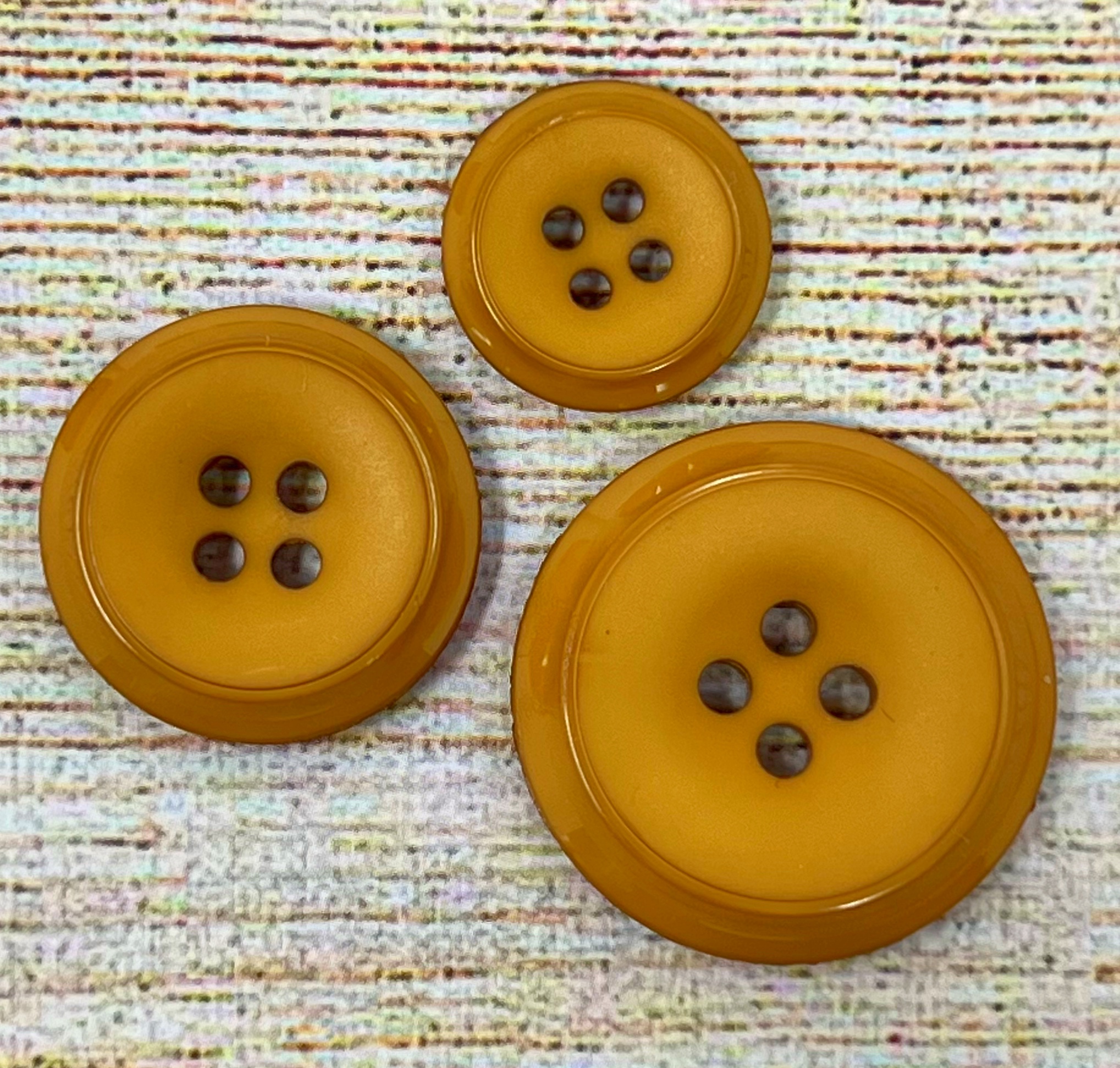 B1204-32-118 ice grey, matte & shiny finish button - Dookkii.com